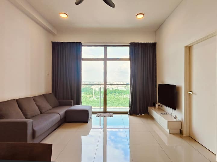Sweet Home Palazio Mount Austin Jb 2-8pax Netflix - Johor Bahru