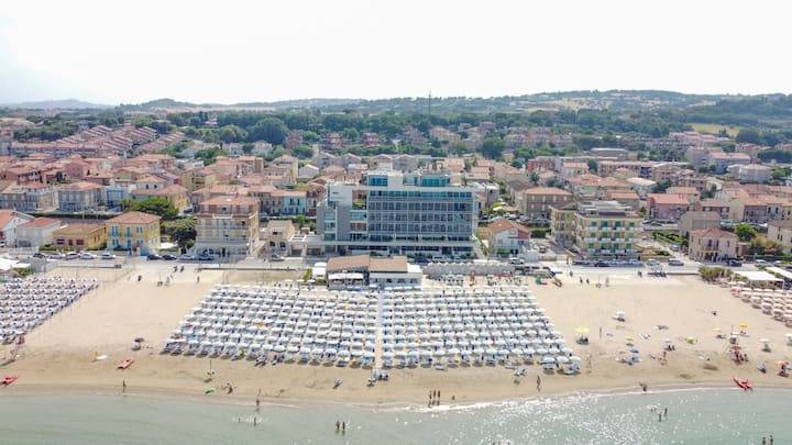 Luxury Seafront Apartment | Parking| Beach - Civitanova Marche