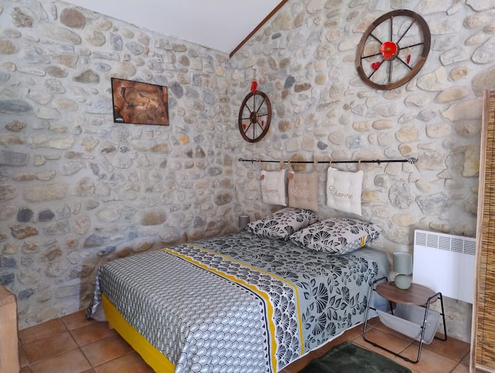 Lou Caladou
Gîte En Pierre  Avec Spa - Vallon-Pont-d'Arc