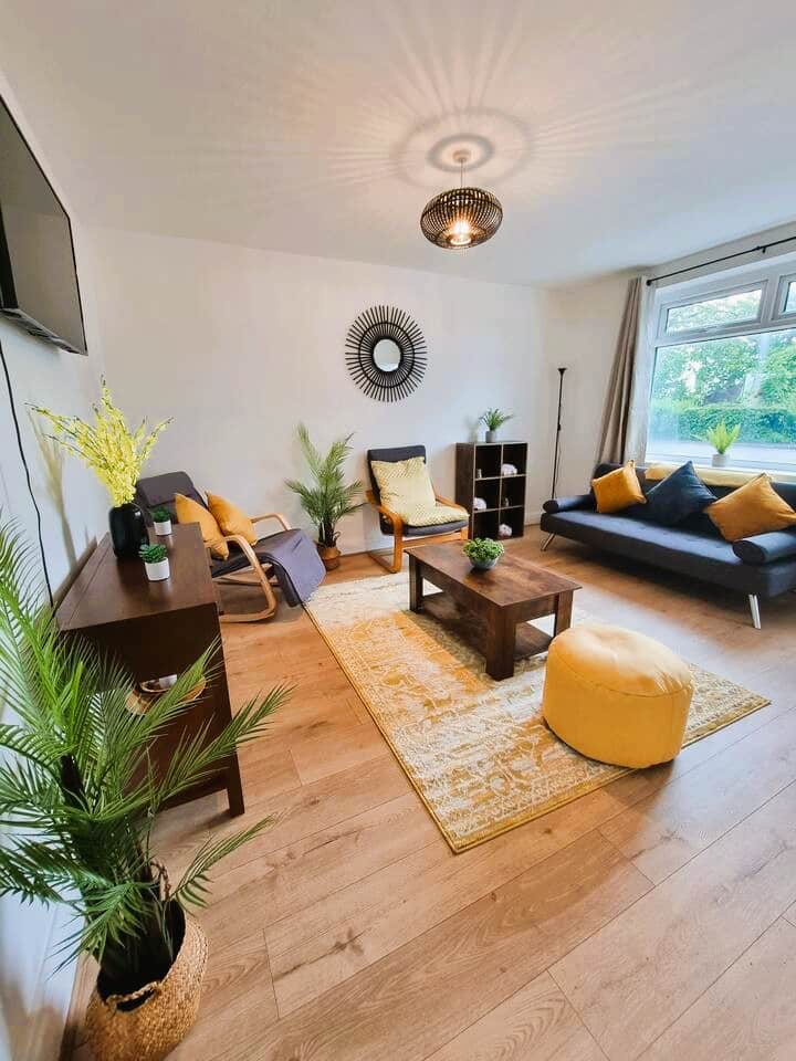 3 Br-parking-contractors- Relocators-man Airport - Knutsford