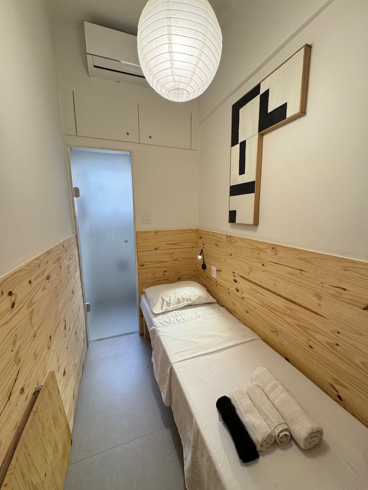 Pequeno Apartamento Em Copacabana - Rio de Janeiro