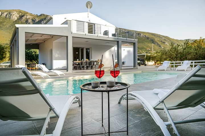 Luxury Villa La Perla - Pool, Garden And Parking - Sicily