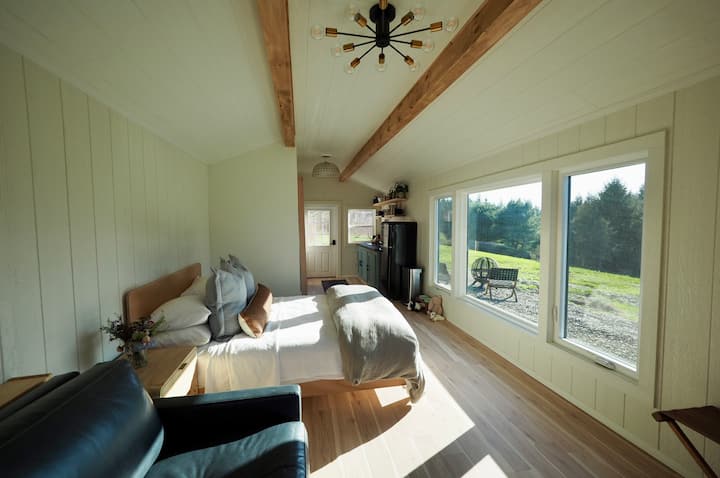 Casita: Near Wineries & Keuka Lake: 100"projector - Hammondsport
