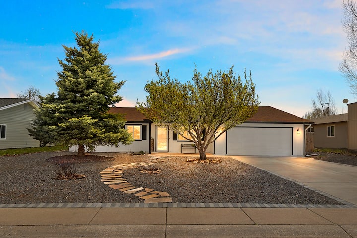 Theater Arcade Pickleball Pool Table Fire Pit - Williams, AZ