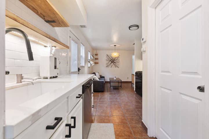 * Downtown Gem | Near Petco, Dining & Fun Spots * - Coronado, CA