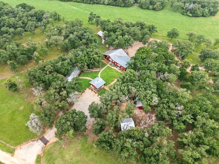 45min To Aggieland | Exotic Ranch| Sleeps 36 - Milano, TX