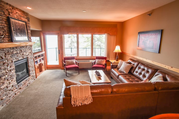 Lakefront Condo: Pool, Hot Tub, Deck, Fireplaces - Minnesota