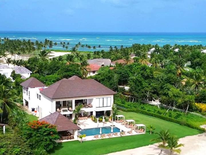 Tortuga C5 Beachide Villa With Staff, Golf Car - Punta Cana