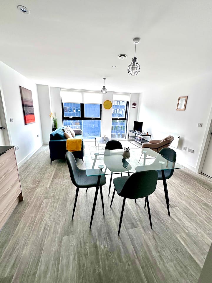 Fresh 2-bed 2-bath 5 Mins To Old Trafford. Sleeps4 - Mánchester