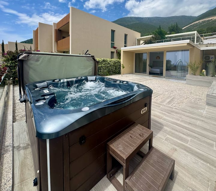 Green Coast Villa With Jacuzzi - Dhermi