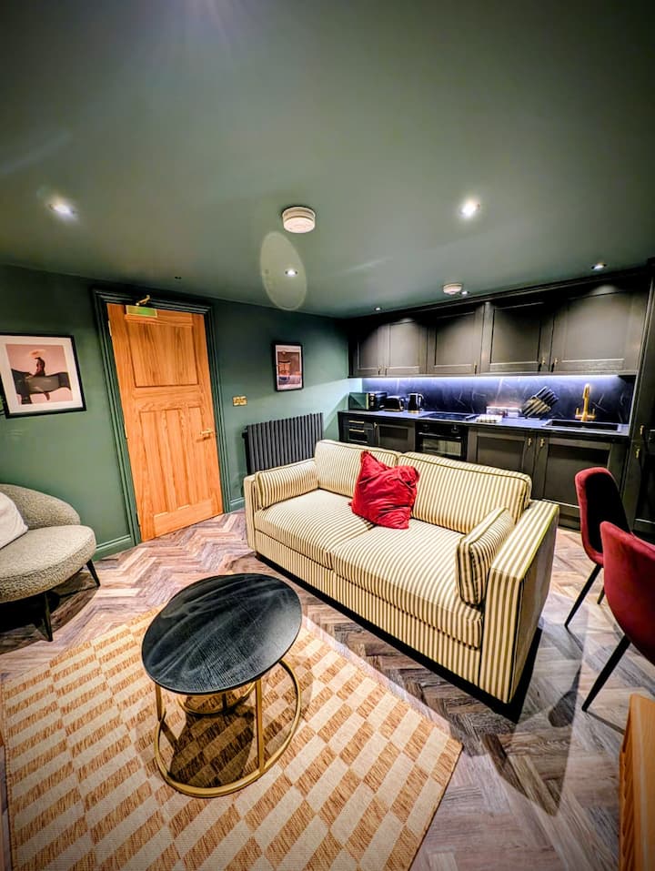 Hideaway Bureau - Campbeltown - Wooler