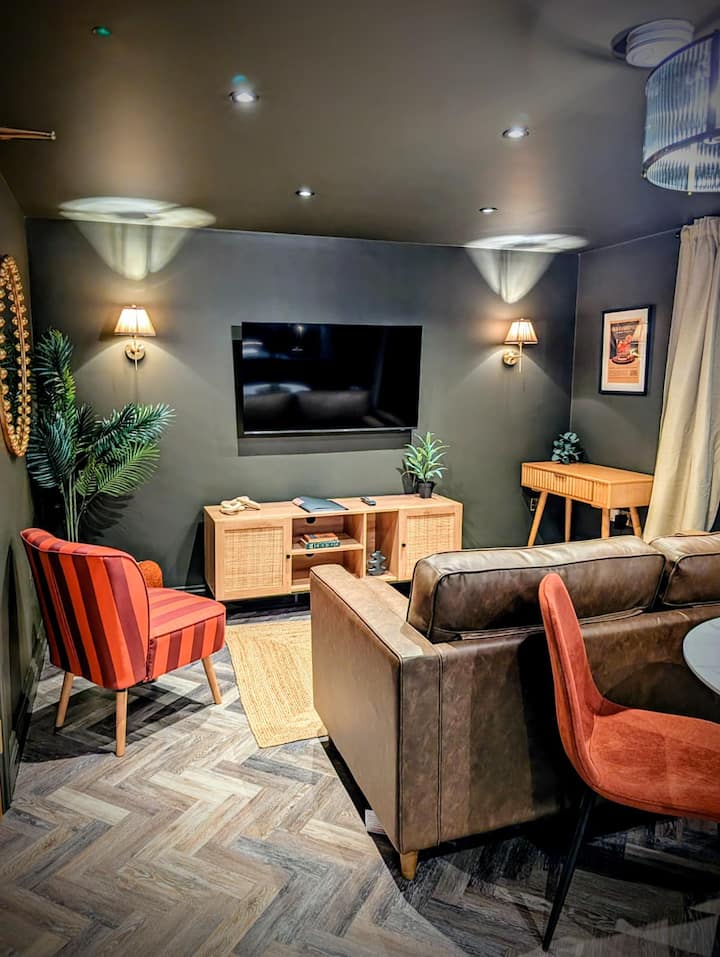 Hideaway Bureau - Lowlands - Wooler