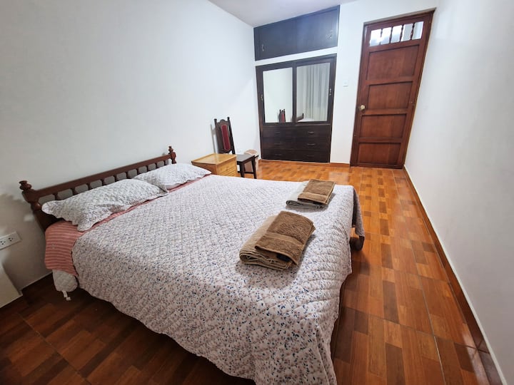 Paula's House 2h4p - Wifi, Tv, Agua Caliente - Trujillo, Peru