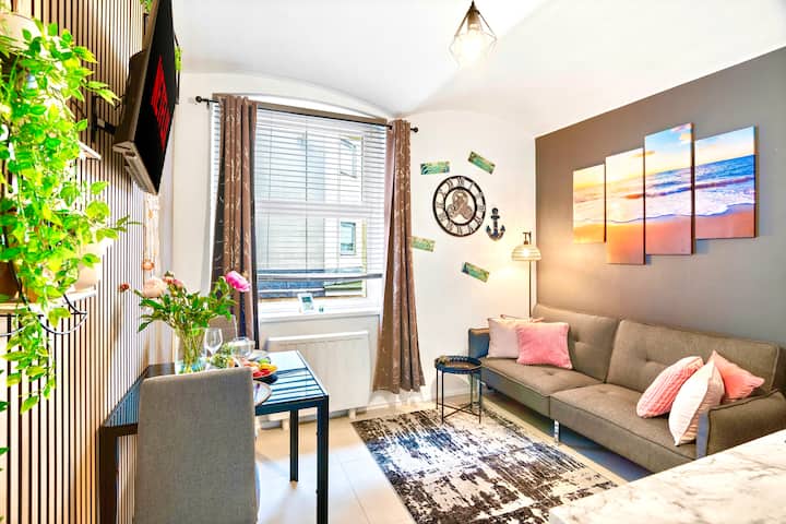 Work-ready Brighton Flat | Desk & Wi-fi | Central - Brighton