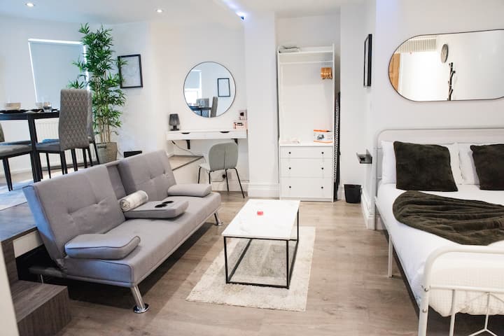 Large Luxury Studio In Hendon Central - Harrow