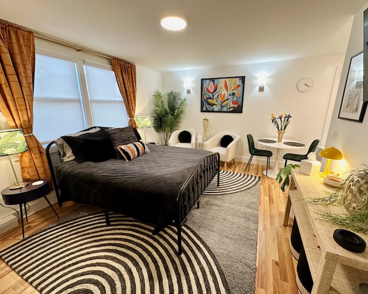 New Everything-you-need Studio In Prime Location - Oakland, CA