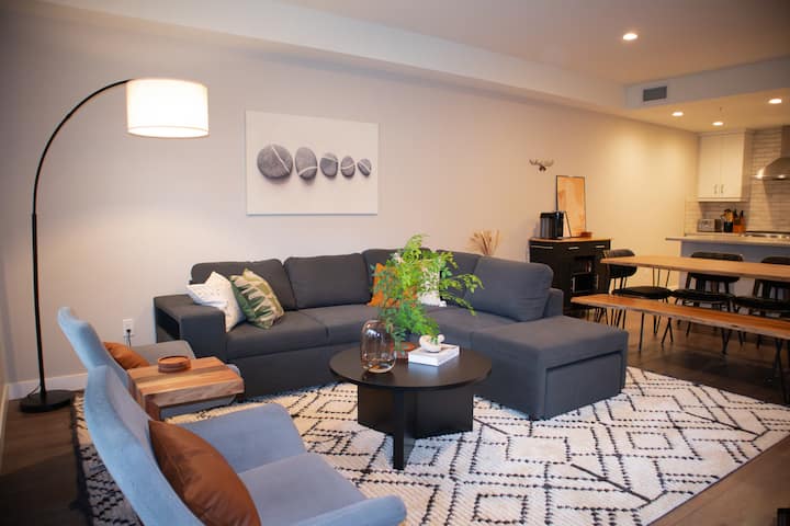 Chic Mountain Retreat W/ Hot Tub In Spring Creek - Canmore