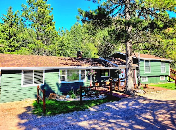 * Escape To Mountain Luxury Near Mount Rushmore * - Mount Rushmore National Memorial