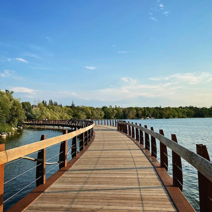 Charming Birch House By The Lake - Guest Suite - Aurora