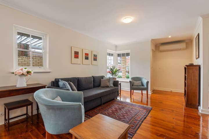 Glenelg Spacious 2 Bedroom Unit In Great Location - Adelaide