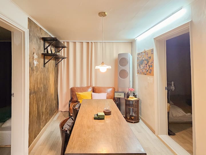 A Traveler's Cozy House Located Around Hongik Univ - Seoul