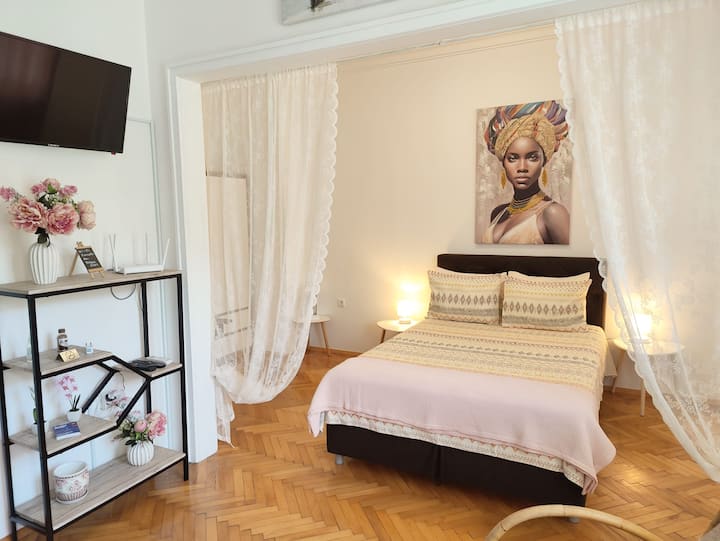 Romantic Bijoux: Elegant Suite In Central Sofia - Sofia