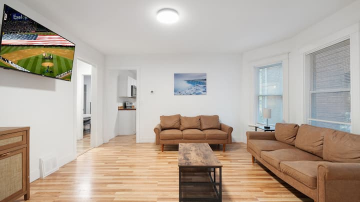 6 Bedroom House. Short Walk To Niagara Falls! - Niagara Falls, NY