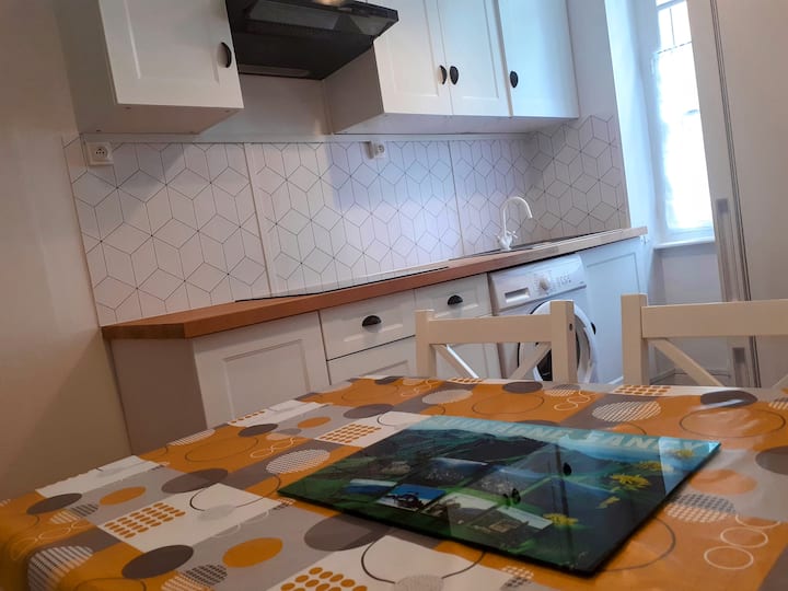Joli Appartement 4 Personnes Au Centre Ville - La Tour-d'Auvergne