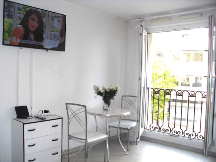 Mulhouse/basel: Ample Studio En Résidence - Mulhouse