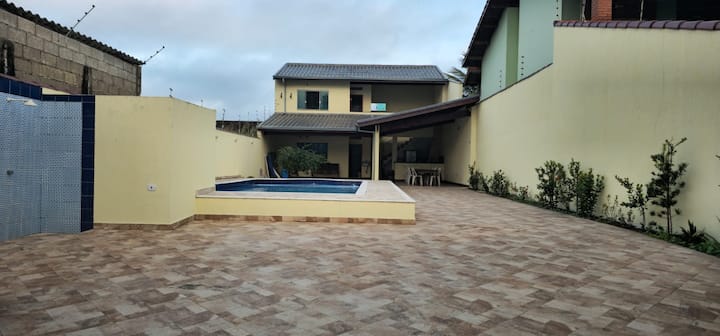 Casa Com Piscina Próximo A Praia - Peruíbe