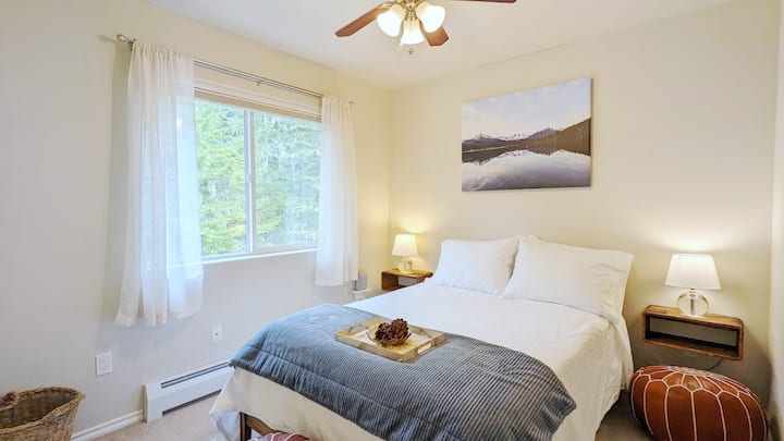 Tranquil 3 Bedroom W/ King Bed + Spa Bath By Uas - Juneau, AK