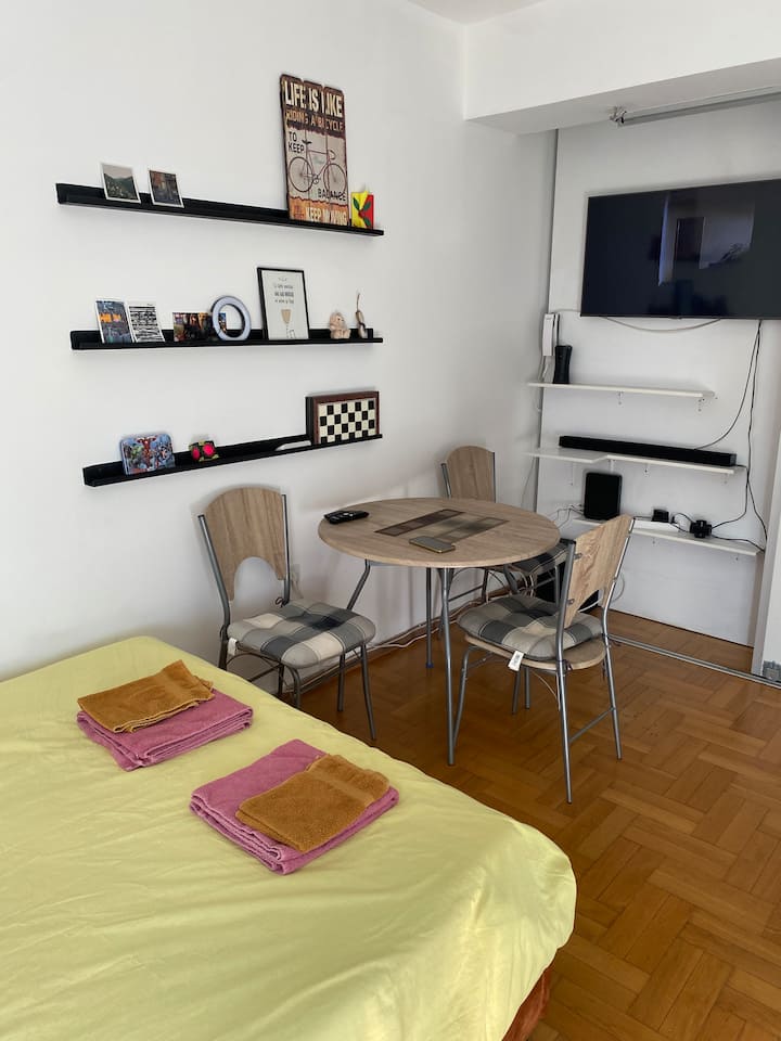 Sunny Studio | Digital Nomad, 15 Min To Bus Stn - Skopie