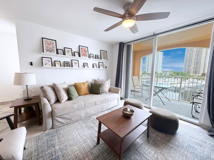 Spacious With Best Marina View. Free Parking/wifi - Aventura, FL