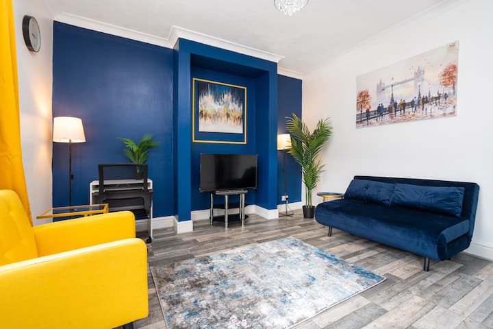 Spacious 3br Home - Pool Table - Games - Sleeps 9 - Rochdale