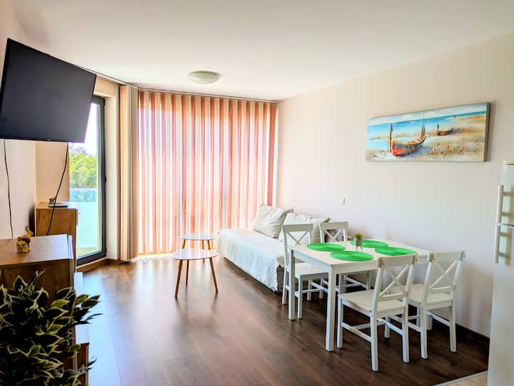 Луксозен апартамент "Comfy" на площад Тройката - Burgas