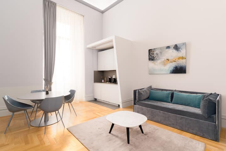 Limehome Lecce Palazzo Bn | 2-bedroom Apt +Balcony - Lecce