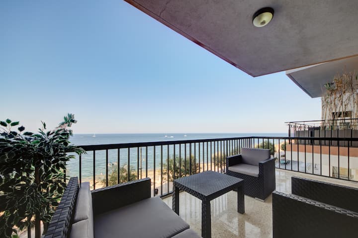 Sliema Waves: Oceanview Escape - Malta