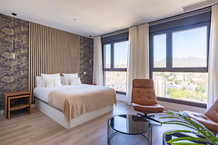 Skyline Rooftop Pool & Coworking By Ele Apartments - スペイン マラガ