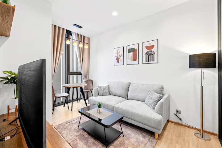 Luxury Condo | Foodie Paradise | 89 Walkscore - Bangkok
