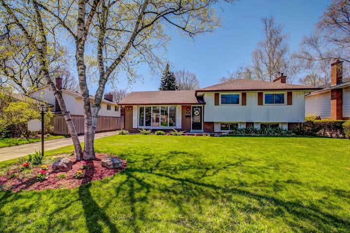 Perfect 4br Home ~ Elizabeth Gardens ~ Burlington - Oakville