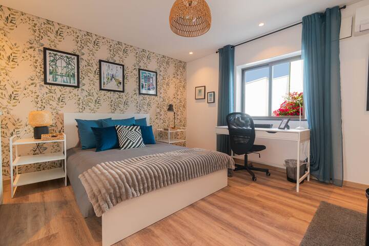 7min -> Uni& Sé-velha | Work Desk+300mbs Wifi + Ac - Coimbra