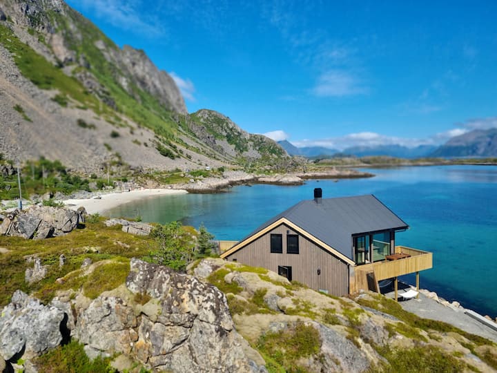 Exclusive Waterfront Cabin By The Beach In Lofoten - Norway