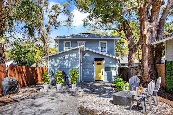 Whispering Oaks Bungalow | Near Water St & Ybor - Tampa, FL
