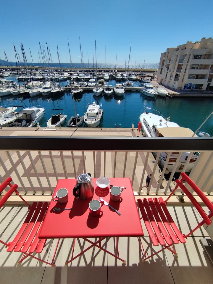 Appartement Climatisé Au Port, Magnifique Vue Mer - Bormes-les-Mimosas