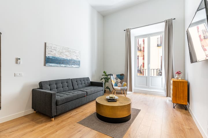 Bright Central Apartment - Madrid
