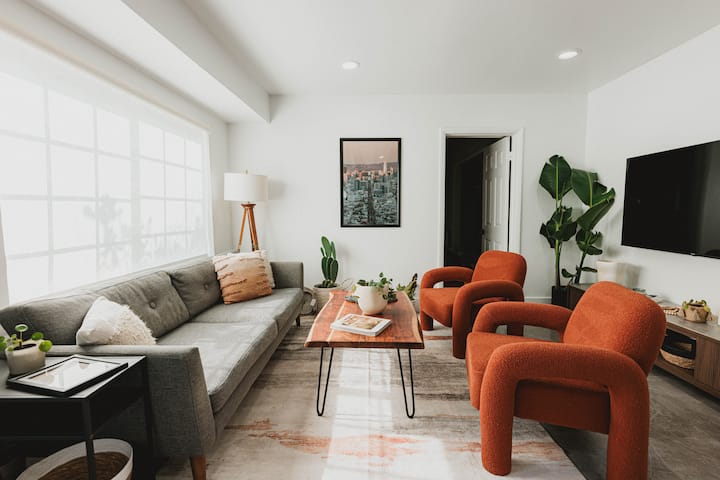 Miami Retreat | Free Parking & Prime Spot! - Miami, FL