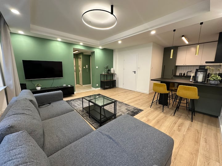 Comfortable 1 Bedroom Flat On Chmielna Street - Varšava