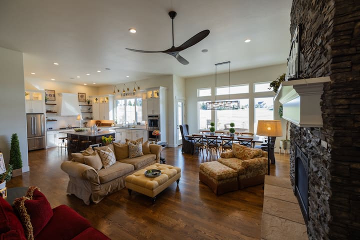 Monument Farmhouse - Larkspur, CO