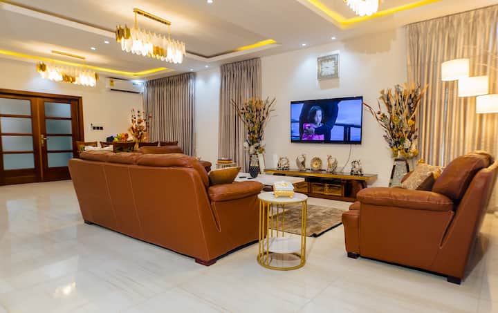 Top Luxury 3-bedroom House With 2 Spacious Lounge - Ghana