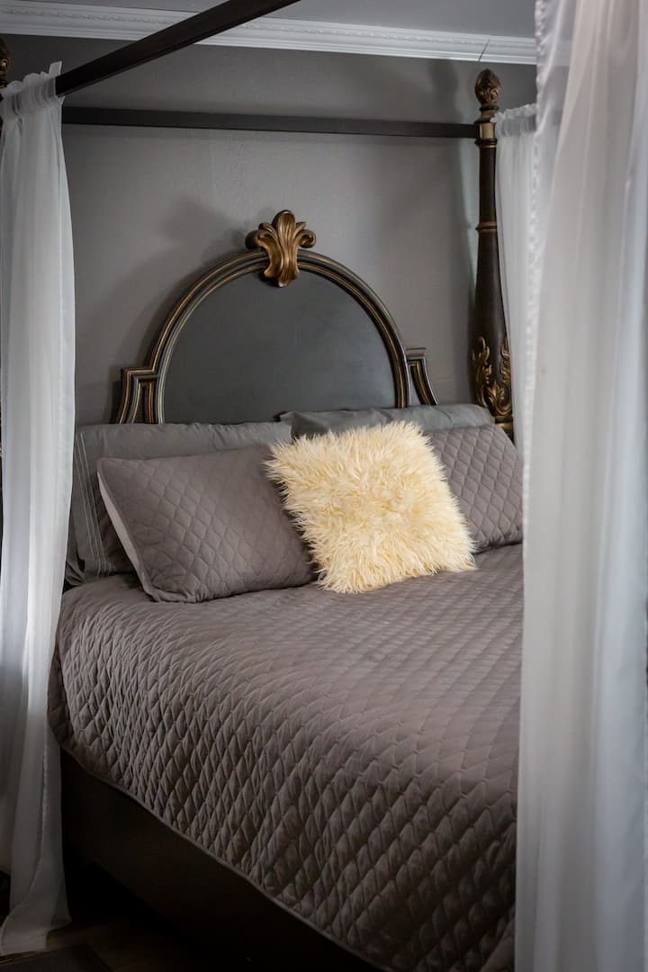 Luxurious South Knoxville Guest Suite - Knoxville, TN